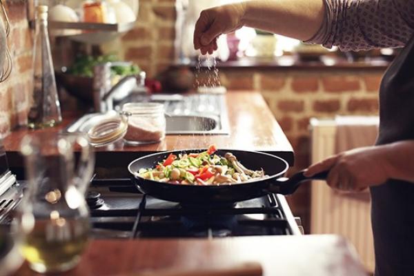 Pourquoi et comment réduire sa consommation de sel ? | Pleniday Pourquoi et comment réduire sa consommation de sel ? | Pleniday
